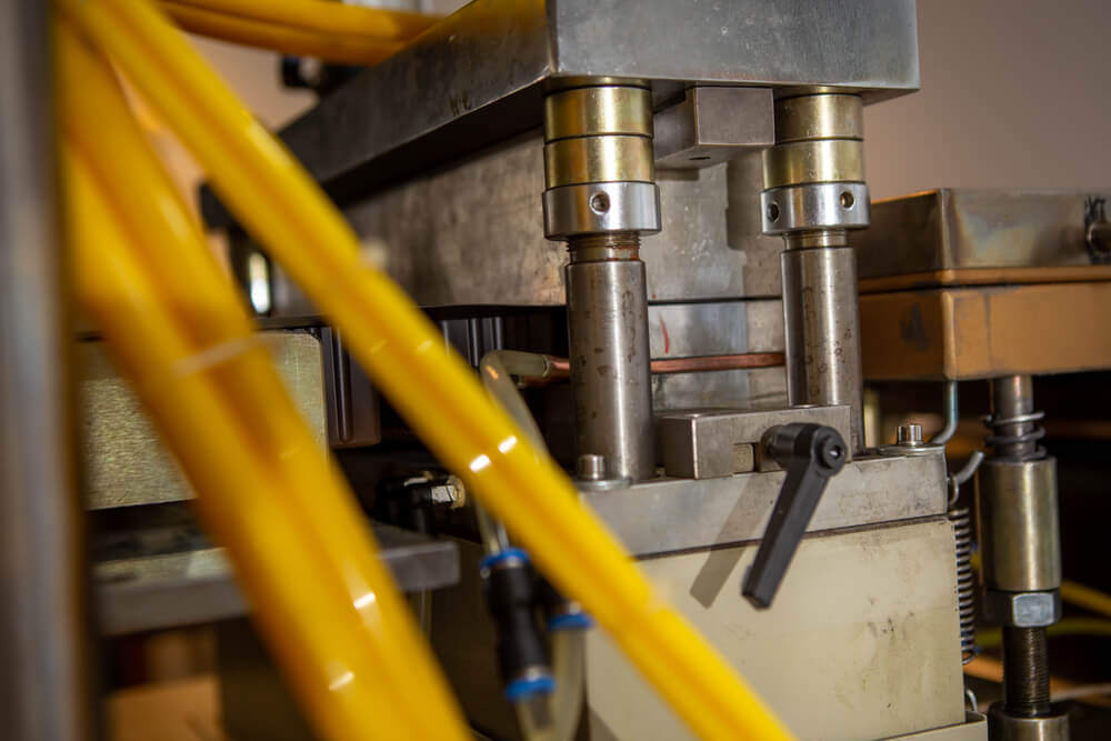 Thermoforming vs. Injection Molding: Key Differences